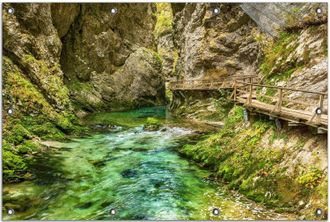 Wallario Outdoor-Poster f&uuml;r Garten oder Balkon Durch die Klamm, Motivbanner Gr&ouml;&szlig;e: ca. 80 x 120 cm, Outdoor-Bild