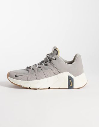 Nike Free Metcon 7 Sneaker in Grau
