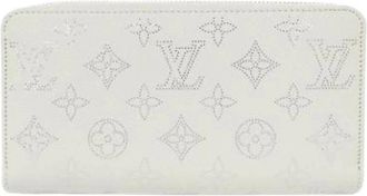 Louis Vuitton unisex, Pre-owned, Blanc, Taille: ONE Size Pre-owned Mahina Long wallet (bi-fold)