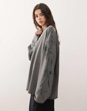 Weekday Lang&auml;rmliges Oversize-T-Shirt in gebrochenem Schwarz mit Strassverzierungen an den &Auml;rmeln