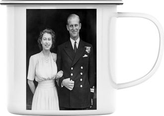Fabulous Emaillierter Metallbecher 284ml Queen Elizabeth Prinz Philip 1945 II K&ouml;nigin von England Vintage