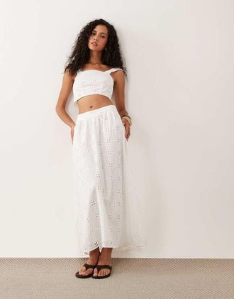 New Look Ensemble top et jupe longue en broderie anglaise - Blanc