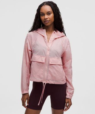 lululemon Veste Hood-Lite coupe d&eacute;contract&eacute;e pour Femmes - Rose - Taille 2XS