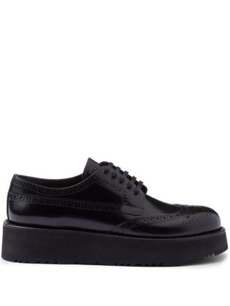 Prada Schn&uuml;rschuhe aus geb&uuml;rstetem Leder - Schwarz