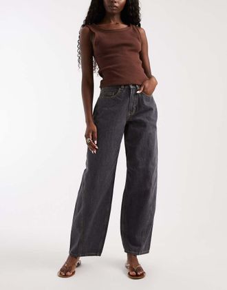 Vero Moda Zoe jean barrel leg ample avec d&eacute;tails de couture en gris fonc&eacute; d&eacute;lav&eacute;
