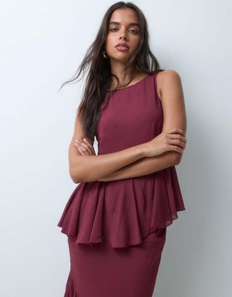 Asos Maxikleid mit U-Boot-Ausschnitt, Godet-Einsatz, asymmetrischem Oberteil und Saum in Burgunderrot