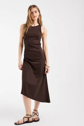 & Other Stories &Auml;rmelloses Kleid aus Jersey in Dunkelbraun mit geraffter Taille-Brown