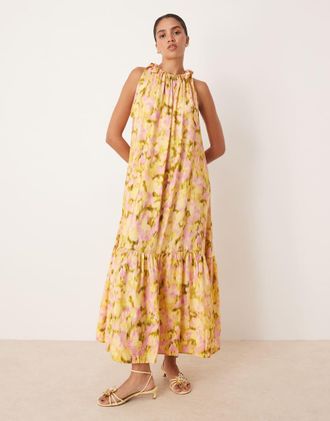 Vero Moda Robe longue &agrave; ourlet volant&eacute;, &eacute;paules nou&eacute;es et imprim&eacute; fleurs flout&eacute; - Rose et vert-Multicolore