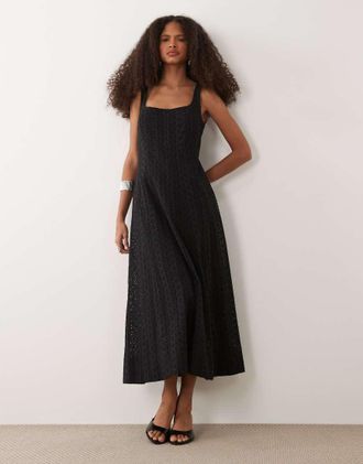 Mango &Auml;rmelloses Midikleid aus 100% Baumwolle in Schwarz mit eckigem Ausschnitt und Stickerei