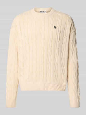 Review Strickpullover mit Zopfmuster und Label-Stitching