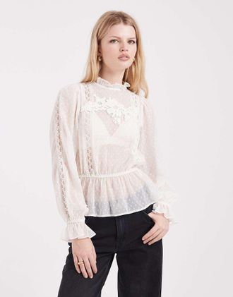 Miss Selfridge Blouse style victorien en mousseline avec broderies - &Eacute;cru-Blanc