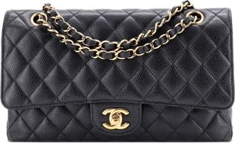 Chanel sac port&eacute; &eacute;paule Caviar matelass&eacute; m&eacute;dium &agrave; rabat CC - Noir