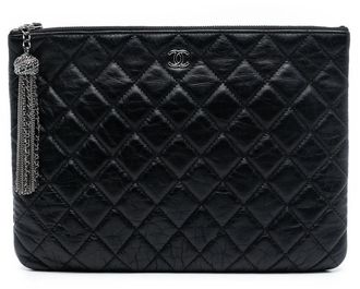 Chanel Clutches - Medium Quilted Aged Calfskin Chain Tassel O Case C - Gr. unisize - in Schwarz - f&uuml;r Damen