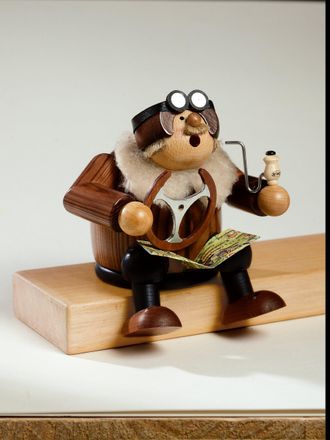 KWO Olbernhau Olbernhau Räuchermann Kantenhocker-Pilot, 15 cm, Mehrfarbig