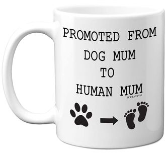 Stuff4 Tasse mit Aufschrift Promoted from Dog Mum to Human Mum, 325 ml, Keramik, sp&uuml;lmaschinenfest, Premium-Tassen, Babyparty-Geschenke f&uuml;r Mutter, neue Mutt