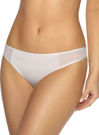Viania String Sally