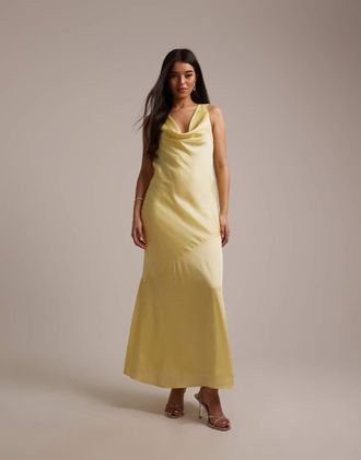 Tfnc Bridesmaid - Satin-Maxikleid in Zitronengelb mit Wasserfallausschnitt vorne und hinten