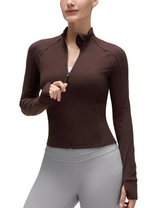 CRZ YOGA Damen Butterluxe Full Zipper Sport Jacke Zip Tasche Crop Running Laufjacke Gym Langarmshirt Sweatjacke mit Daumenloch Heißes Fudge-Brown 40