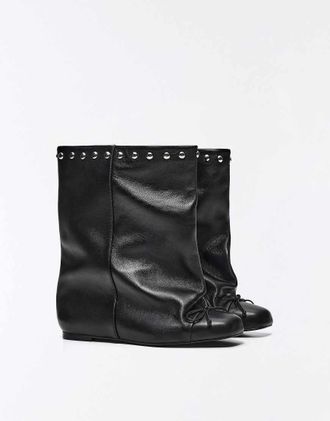 Bershka bottines plates en cuir &agrave; tige large orn&eacute;es de clous noires