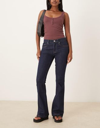 Gina Tricot Gina Tricot - Jean bootcut à taille basse - Bleu indigo foncé délavé