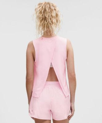 lululemon Pace Crush Tanktop mit &uuml;berkreuzter R&uuml;ckseite und Grafik f&uuml;r Frauen - Gr&ouml;&szlig;e 2XS in Pink Organza