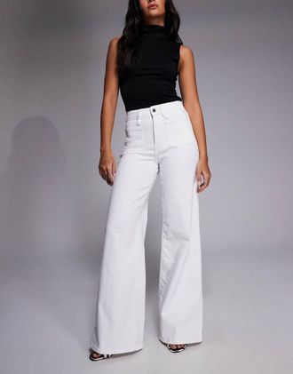 Good American Good Waist - Palazzo-Jeans in Wei&szlig; mit weitem Bein und Fronttaschendetail