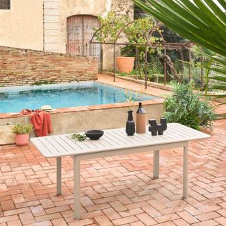 Sweeek Table de jardin beige SEATTLE extensible aluminium. 6 places. 155 / 218.5 x 89 x 75 cm