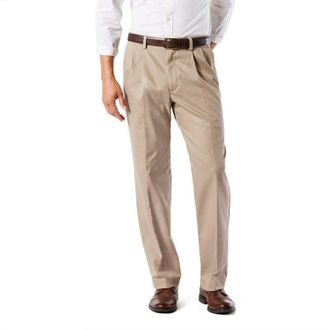 Dockers Herren Classic Fit Easy Khaki Plissee-Hose - Beige - 44W / 34L