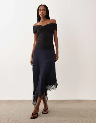 Vila Asymmetrischer Minirock aus Satin in Marineblau mit Spitzenbesatz-Navy