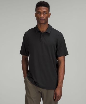 lululemon Polo manches courtes de sport &agrave; logo pour Hommes - Taille 2XL