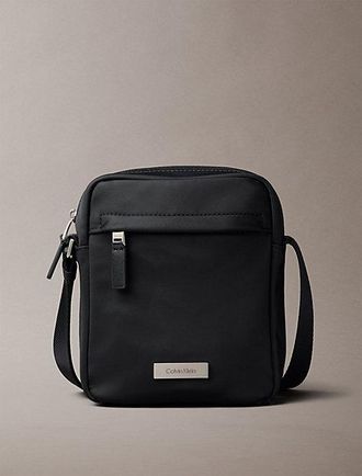 Calvin Klein Sac reporter en nylon d&eacute;perlant