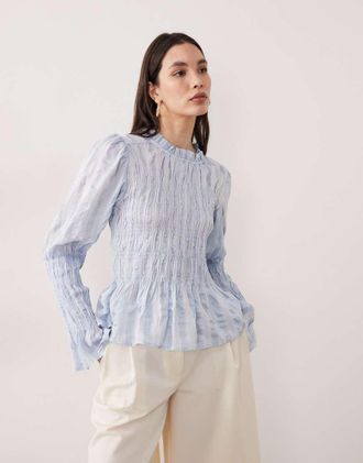 Vero Moda Top textur&eacute; &agrave; smocks et manches longues - Bleu pastel