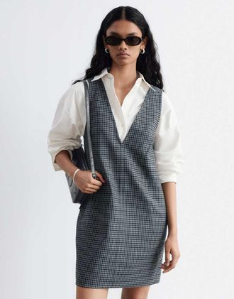 & Other Stories robe tablier &agrave; motif pied-de-poule en m&eacute;lange de laine gris