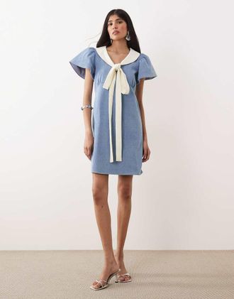 Sister Jane Sister Jane - Kasos - Robe courte en denim avec manches courtes et d&eacute;tail noeud - Bleu clair