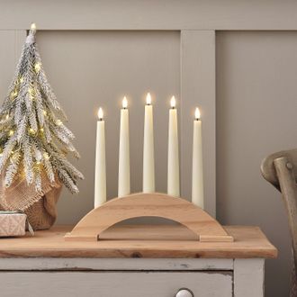 Lights4fun 31cm Holz Kerzenbrücke mit TruGlow LED Kerzen mit Fernbedienung Timer Batteriebetrieb Innen Weihnachtsdeko Fenster Kerzenbogen Weihnachten