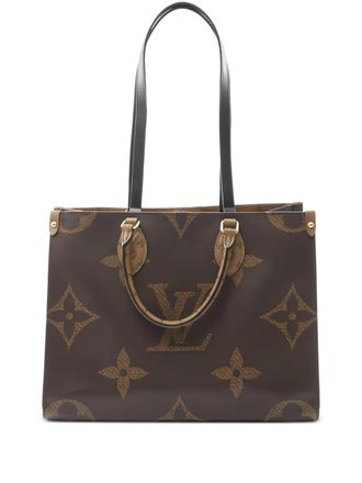 Louis Vuitton 2021 On-the-go MM Monogram Giant Reverse Schultertasche - Braun