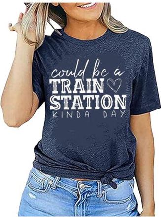 Generic T-shirt d&eacute;t&eacute; pour femme &laquo; Could Be A Train Station Kinda Day &raquo; - Col rond - Haut de sport ample - Coupe ample - Lettre d&eacute;contract&eacute;e - T-shirt tendance