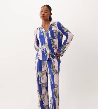 Chelsea Peers ensemble de pyjama boutonn&eacute; ultra doux &agrave; rayures rose et bleues avec tigre