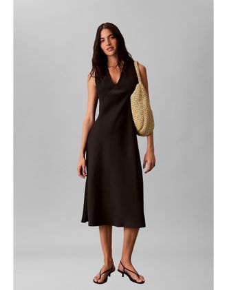 Calvin Klein Midikleid aus Krepp-Satin in Schwarz mit V-Ausschnitt