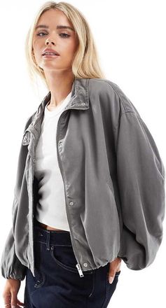 Asos Petite ASOS DESIGN Petite - Geraffte Jacke in verwaschenem Anthrazit mit Trichterkragen-Grau