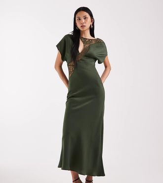 Asos Tall ASOS DESIGN Tall - Robe en satin coup&eacute;e en biais avec d&eacute;coupe et dentelle appliqu&eacute;e - Vert fonc&eacute;
