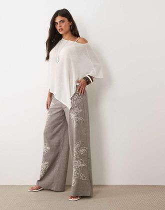 Daisy Street Hose in Braun mit weitem Bein, Umschlag und Blumenstickerei