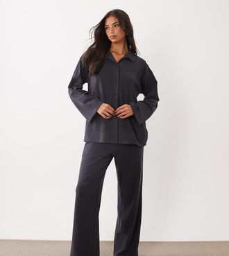 KAIIA superweiche Fleece-Loungehose mit weitem Bein als Set in Marineblau und schwarzen Streifen-Multi