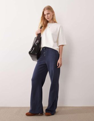 Abercrombie & Fitch Jogginghose in Marineblau mit hohem Bund, weitem Bein und Logo