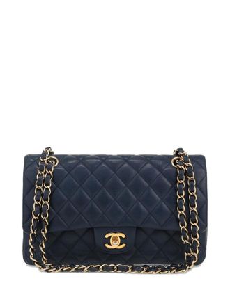 Chanel sac porté épaule The Classic Timeless - Bleu