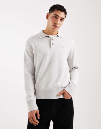Tommy Jeans Essential - Lang&auml;rmliges Polohemd aus Strick in Grau