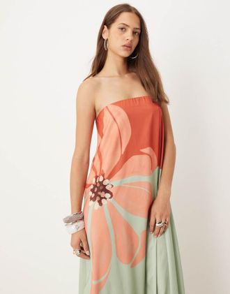 Asos Robe bandeau longue en satin à jupe trapèze et imprimé fleurs - Menthe-Multicolore