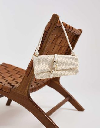 Dolce Vita Alice - Gewebte Schultertasche in Cremewei&szlig; mit goldfarbenen Metalldetails