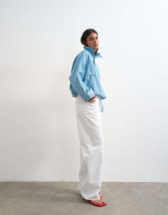 Topshop Jeans-Oberteil in Bleach-Waschung mit Stehkragen und Ballonsaum-Blau