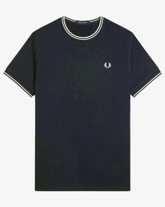 Fred Perry Glattes T-Shirt mit Kontraststreifen an Kragen und &Auml;rmelabschl&uuml;ssen in